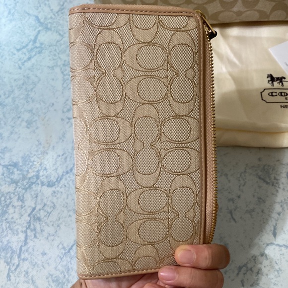 Coach | Bags | Coach Drawstring Carryall Tote F57842 And Matching ...